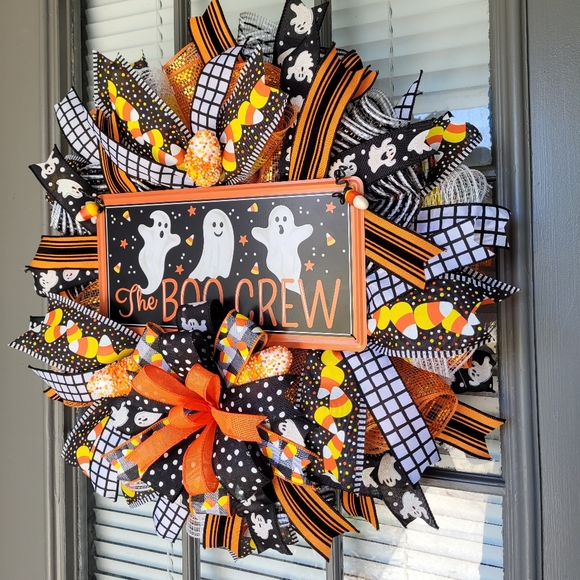 Hand Crafted | Holiday | Halloween Ghost Wreath The Boo Crew Wreath ...